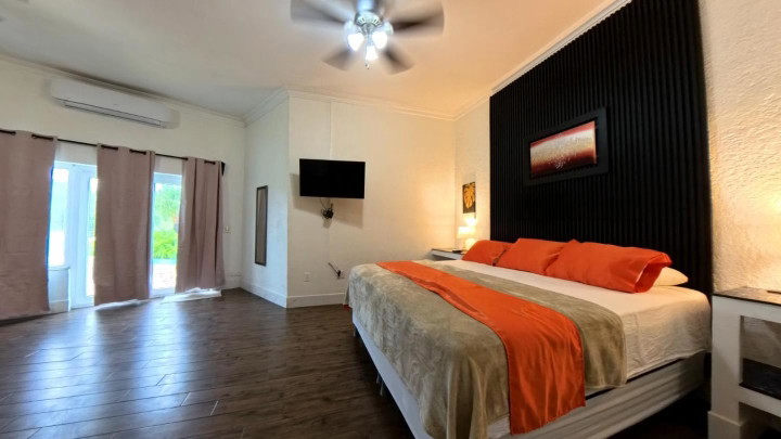 West End Dive Resort - West Bay