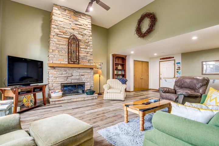 Door County Townhome: Pool Access, 1 Mi To Beach! - Egg Harbor, WI