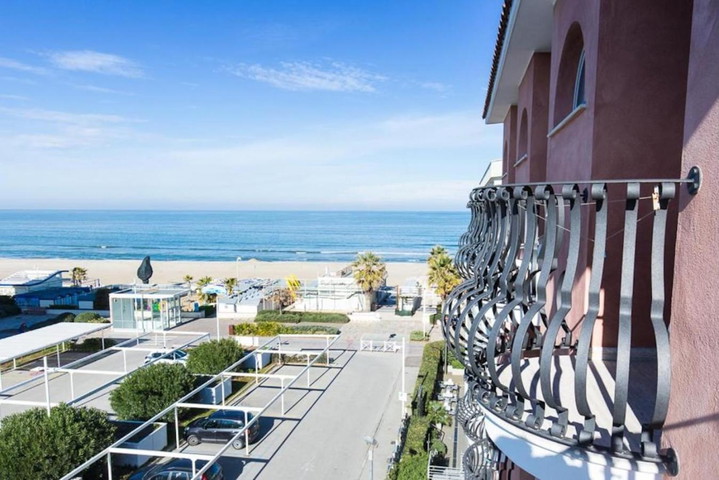 Hotel Trevi Riccione, In Centro Sul Mare Con Cucina - Riccione