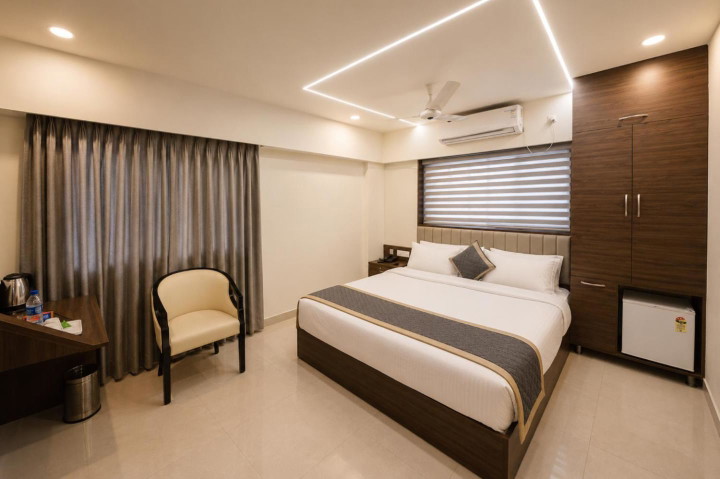 Hotel Brk Premium Near Medicover - Healthcity - Care - Apollo - Lv Prasad Hospital - Visakhapatnam