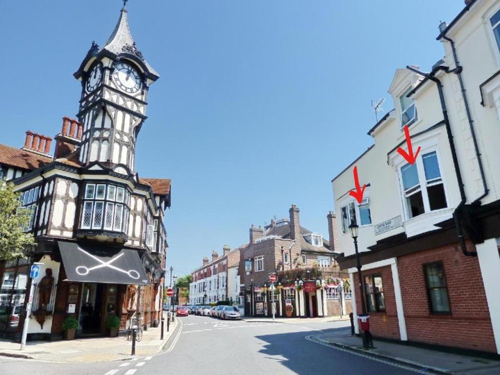 The Clock Tower Apartment - Spacious, Modern, 2 Bedroom Apartment , Southsea With Free Parking - Sleeps 4 - Fareham