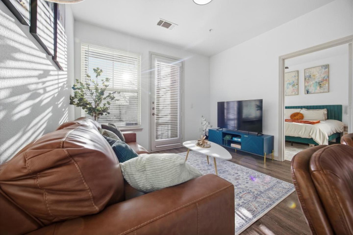 Luxury Frisco Apt, Pool, Gym, Near Toyota Stadium - Frisco, TX