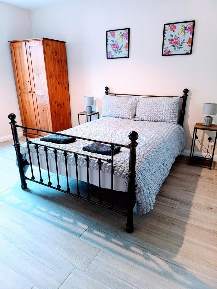 City Centre B Apartment, 1 Parking Space, Sleeps 6 - Belfast