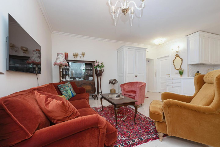 Elegant Old Town Apartment With Terrace & Parking - Vilnius
