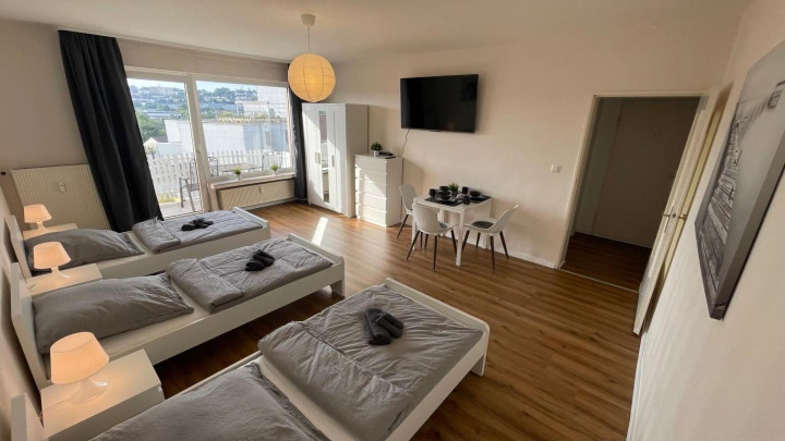 Gna01 - Große Wohnung Mit 7 Betten, Große Küche, 2 Balkone & Parkplatz - Lüdenscheid