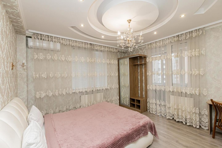 Spacious 72 M Apartment - Near Center & Hospitals - Fast Wifi - Self Check-in - Chișinău
