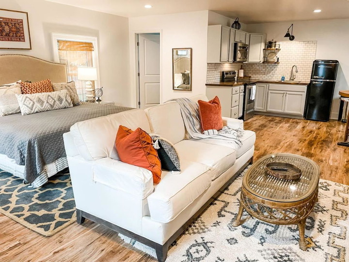 New Studio Apt W King Bed 1mi To Columbias Sq - Columbia, TN