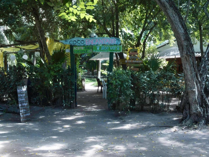 Coco Encantado Eco Hostal Camping - Rosario Islands