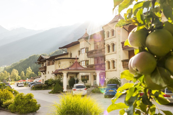 Alpenschlössl Boutique Appartements & Rooms - Neustift im Stubaital