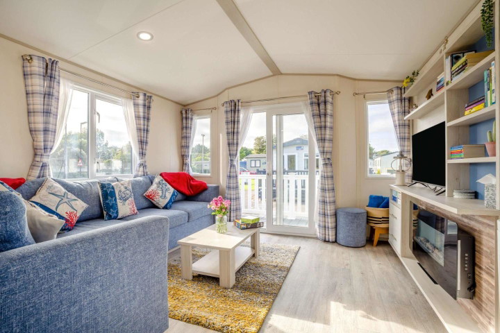 Sandy Dog Stylish 2 Bedroom Holiday Lodge Shorefield Country Park - Brockenhurst