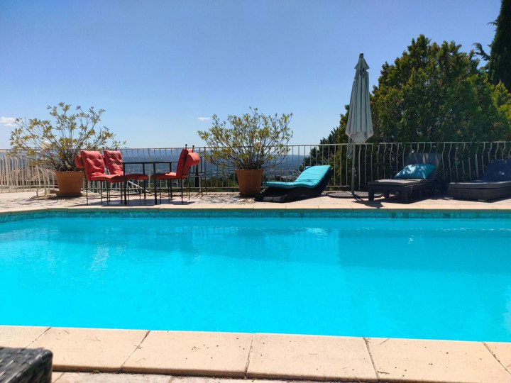 T2 De La Bastide Rouge Vue Exceptionnelle (180°) Sur Aix Domaine Privé T2 Indépendant De 37 M2 Avec Terrasse Exposée Plein Sud Piscine 10 X 5 - Saint-Cannat