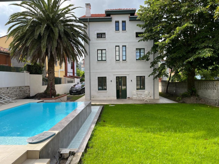 Villa En Salinas Junto Al Mar - Avilés