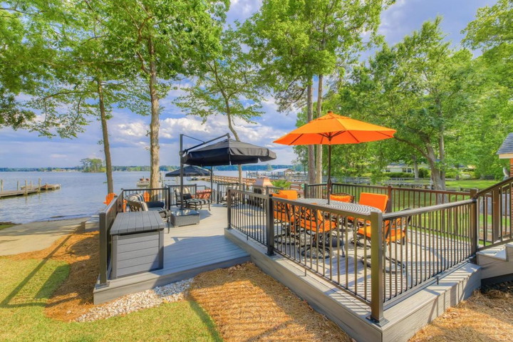 Majestic Lake Murray Retreat - Lexington, SC
