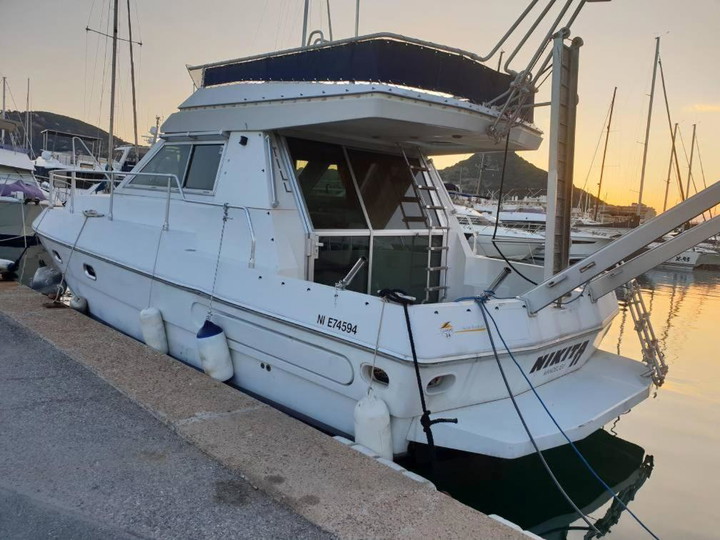 Ferretti 36 ' Bateau à Quai Vieux-port Cannes Festival La Croisette - Golfe-Juan