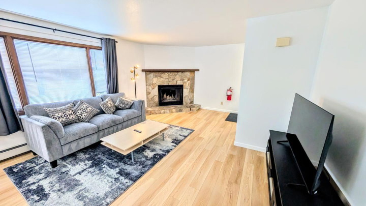 Spacious Downtown 2-bdrm Apartment - Anchorage, AK