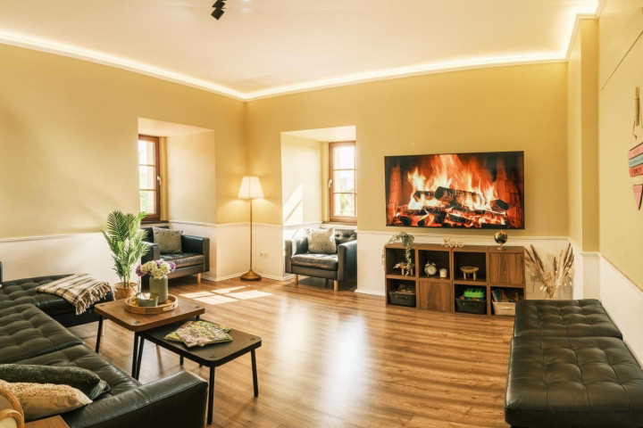 Rhein Haven Appartment Für Bis Zu 12 Gäste Im Historischen Bahnhofsgebäude - Bergheim, Germany