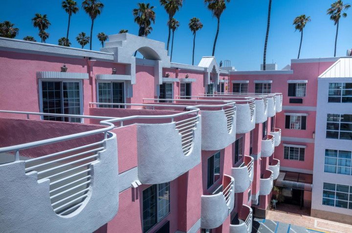Days Inn By Wyndham Santa Monica - Santa Monica, CA