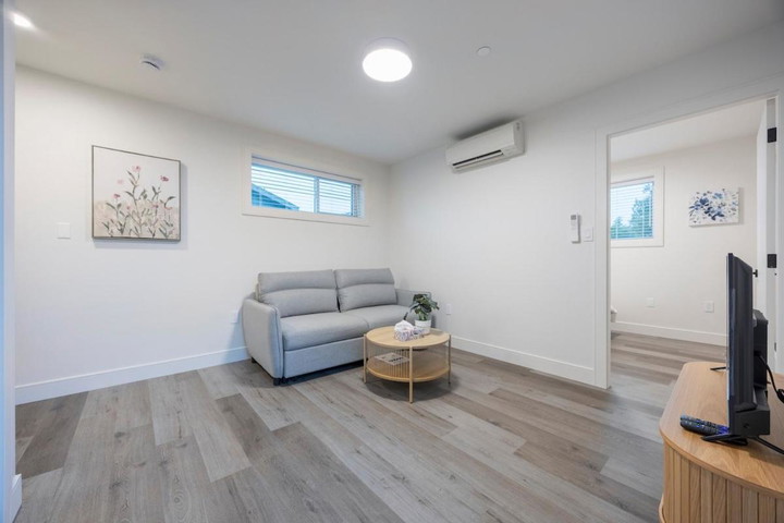 Sunny 1br Detached Suite - Near City Center - Vancouver