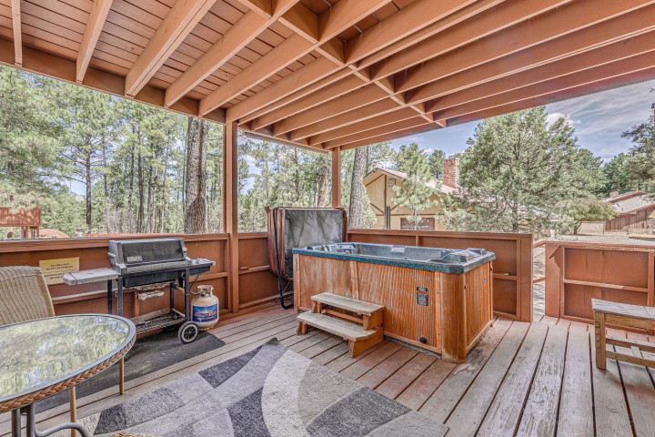 Condo W/ Hot Tub ~ 4 Miles To Ruidoso Winter Park! - New Mexico