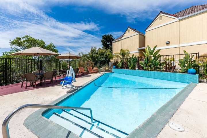 Quality Inn & Suites Capitola By The Sea - Capitola, CA