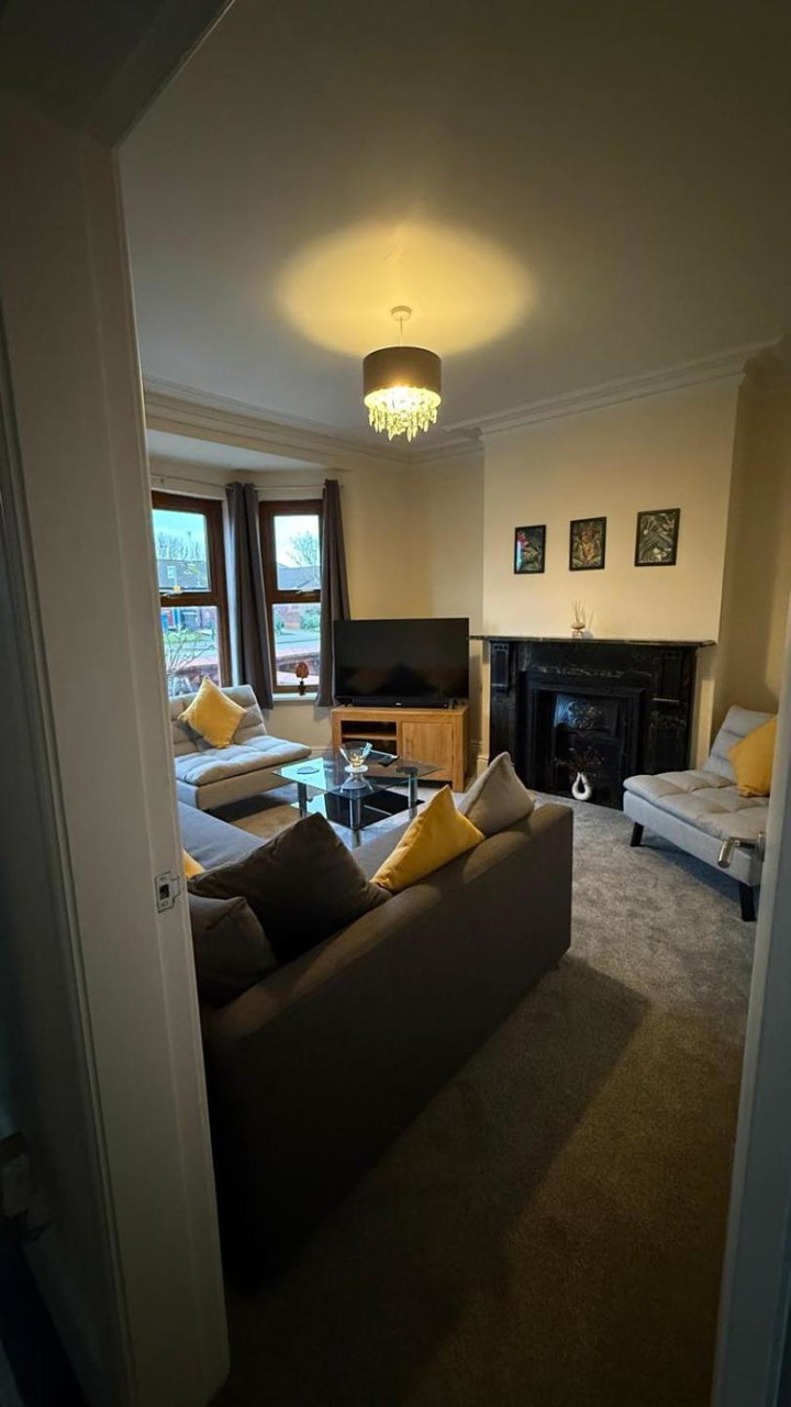 Spacious Home, Up To 10 Guests, Wi-fi & Parking - North Wales