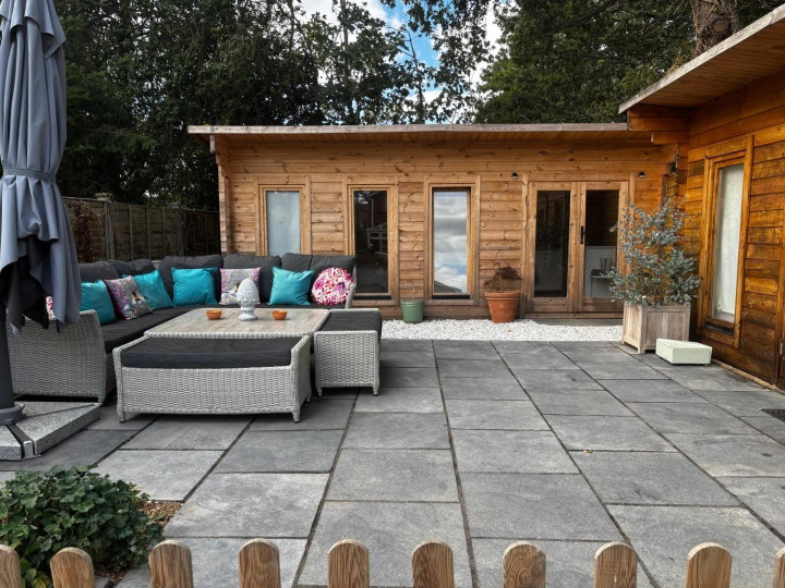 Log Cabin-self Contained With Private Entrance - Berkshire
