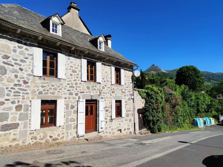 Maison Familiale Et Authentique - Auvergne