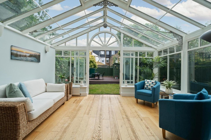 Spacious 3 Bed House Kingston Upon Thames Sleeps 6 - By Roost Accommodation - London