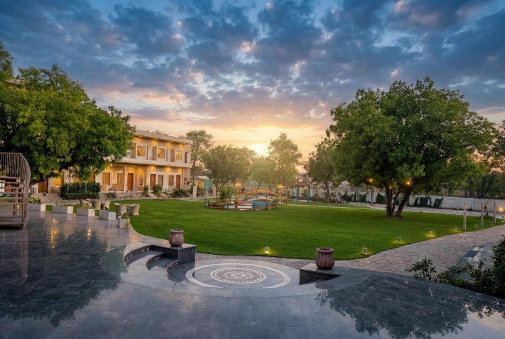 Kadamb Kuteer Hotel And Resort - Vrindavan