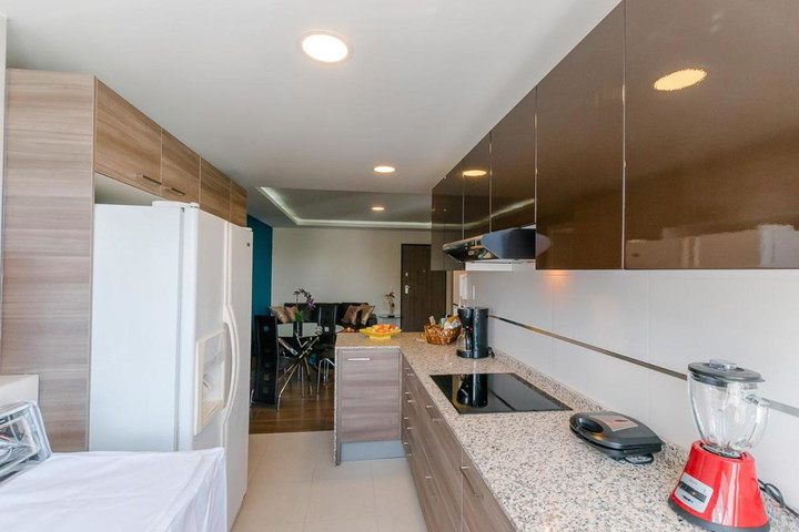 Suite De Lujo, Piso Alto, Junto Parque Carolina, Generador Electrico - Quito
