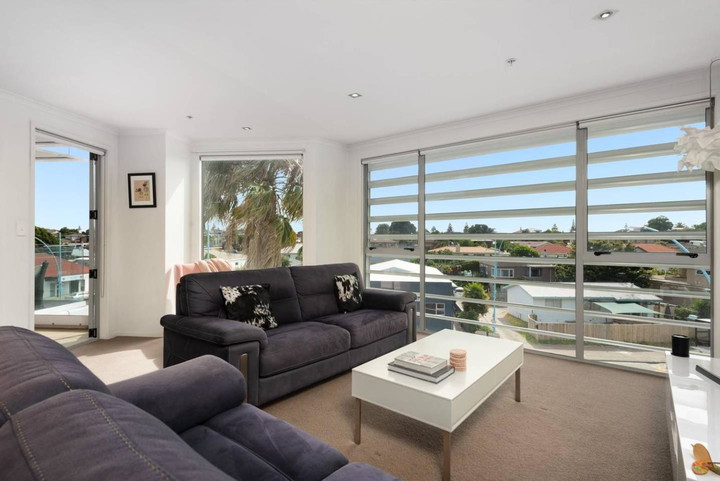 Awesome Downtown Location - Park The Car And Walk To Everything ! - Bay of Plenty