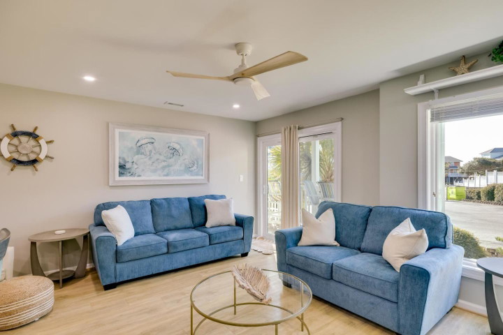 Emerald Isle Condo W/ Indoor Pool & Beach Access! - Swansboro, NC
