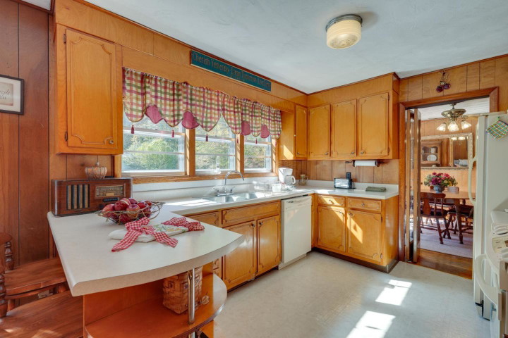 Haysi Nature Getaway W/ Fire Pit & On-site Creek! - Virginia
