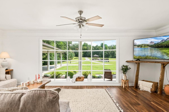 Dream Estate With Pool, Bonfire & 100 Acres Nature - Cookeville, TN