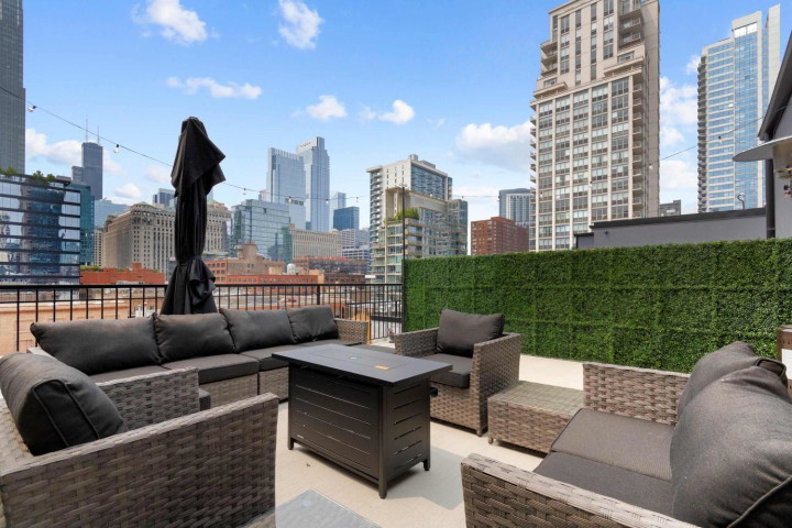 River North Private Deck With In And Out Parking - Chicago Union Station