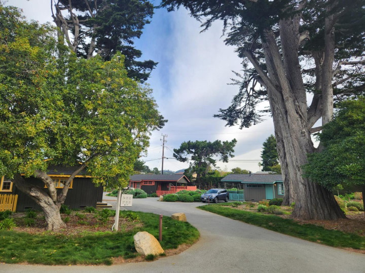 Carmel River Inn & Cottages - Big Sur, CA