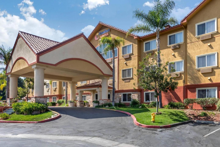 Comfort Suites Near Six Flags Magic Mountain - Simi Valley, CA