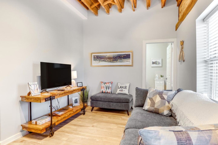 Chic Apt In The Heart Of Downtown Canandaigua - Canandaigua, NY