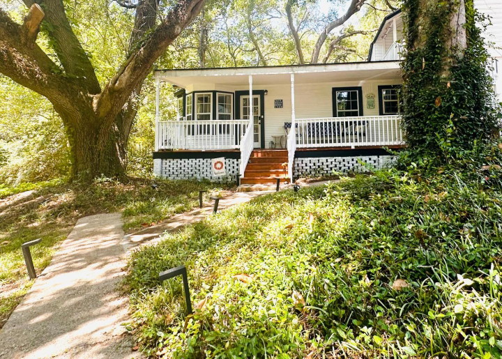 Cici's Guest House - Laurel, MS