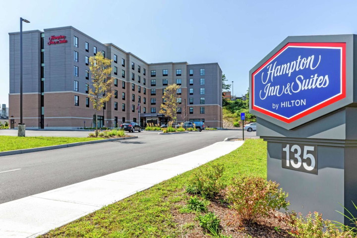 Hampton Inn & Suites Boston/waltham - Wellesley, MA