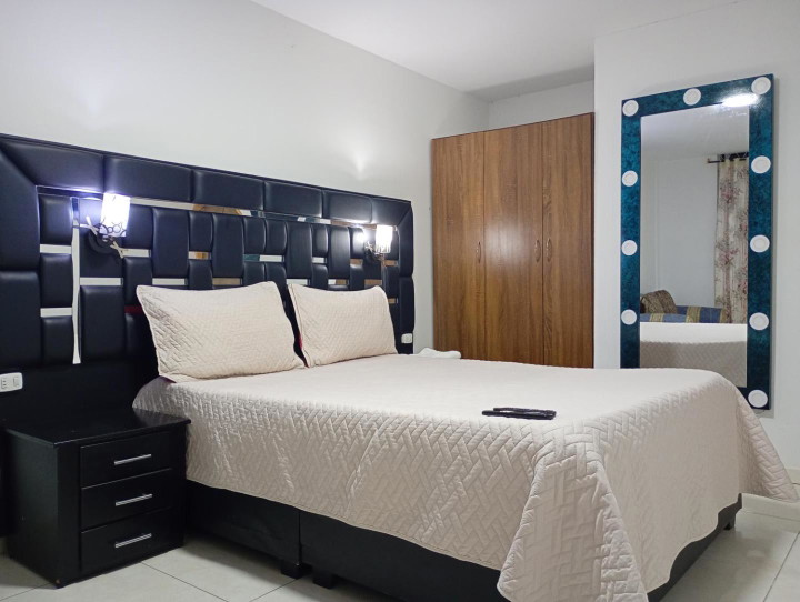 Living Habitaciones Y Apartaestudios Estrato 6 Frente Al Centro Comercial Campanario - Colombia