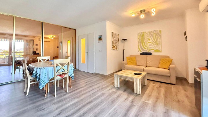 Appartement F2 à Fréjus Avec Terrasse Et Parking - Fréjus