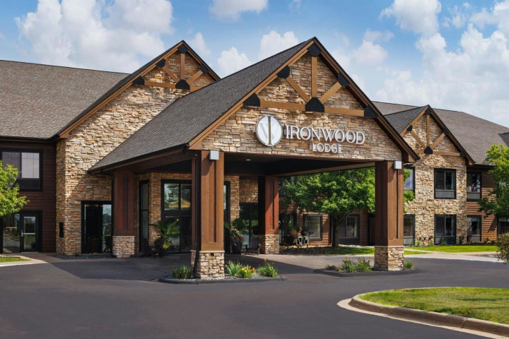 Ironwood Lodge, Lake Elmo, Series By Marriott - Stillwater, MN
