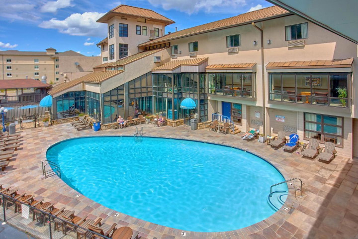 Sidney James Mountain Lodge - Gatlinburg, TN
