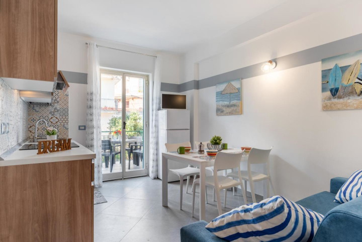 Guesthost - La Casa Di Tobia & Little Paradise Beach Apartments - Giardini-Naxos