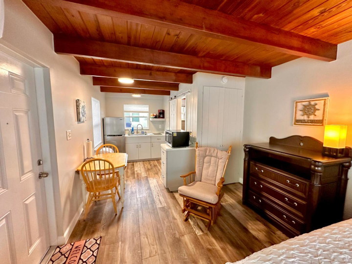 Cottage 34, Coconut Cottage - Dora Canal Court - A Downtown, Waterfront Community - Leesburg, FL