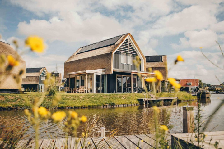 Luxury Waterfront Villa In Heeg For 8 Guests With Sauna & Private Dock At The Inner Harbour - Sneek