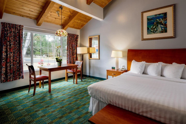 Butterfly Grove Inn - Pacific Grove, CA