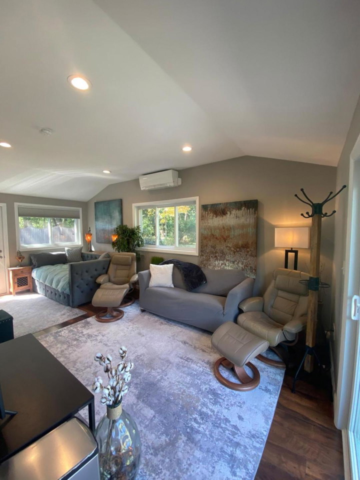 Cozy En Suite With High Ceilings - Concord, MA