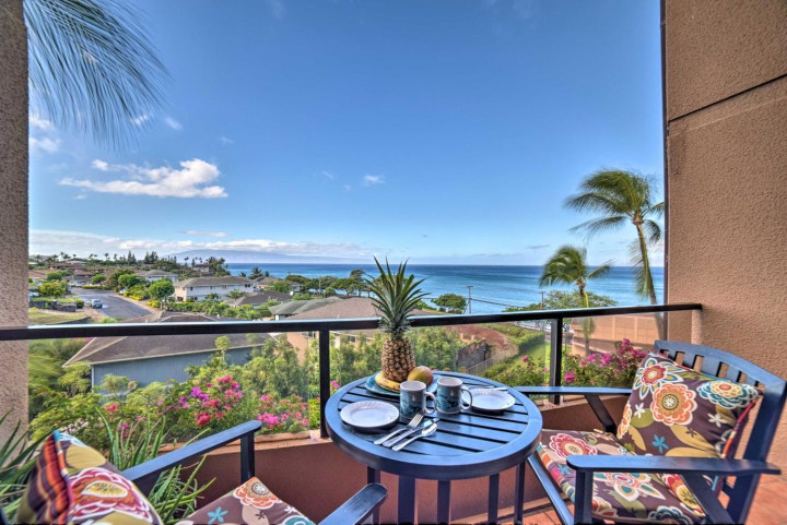 Ocean-view Maui Penthouse W/ Balcony & Pool Access - Maui, HI
